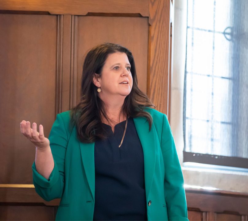 Persuasive and Influential Speaking Tips for Leaders - Vanderbilt Business